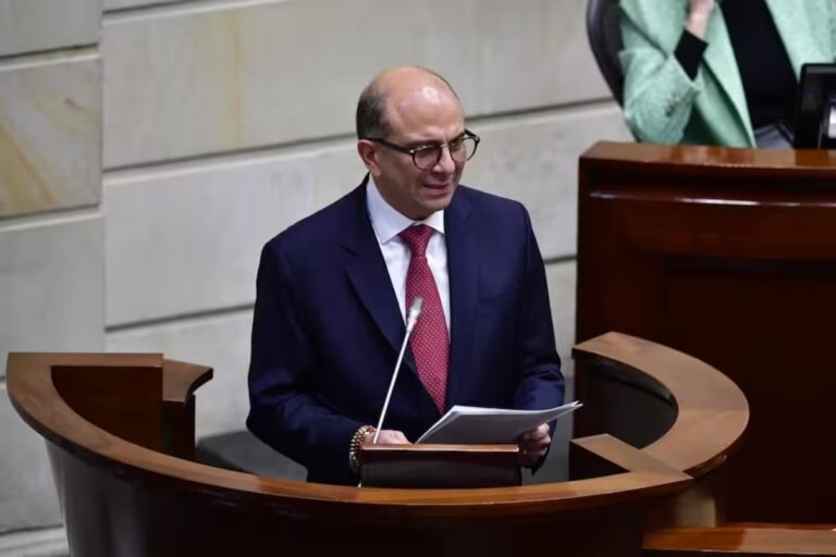 Carlos Camargo, nuevo magistrado de la Corte Constitucional: duro revés ...